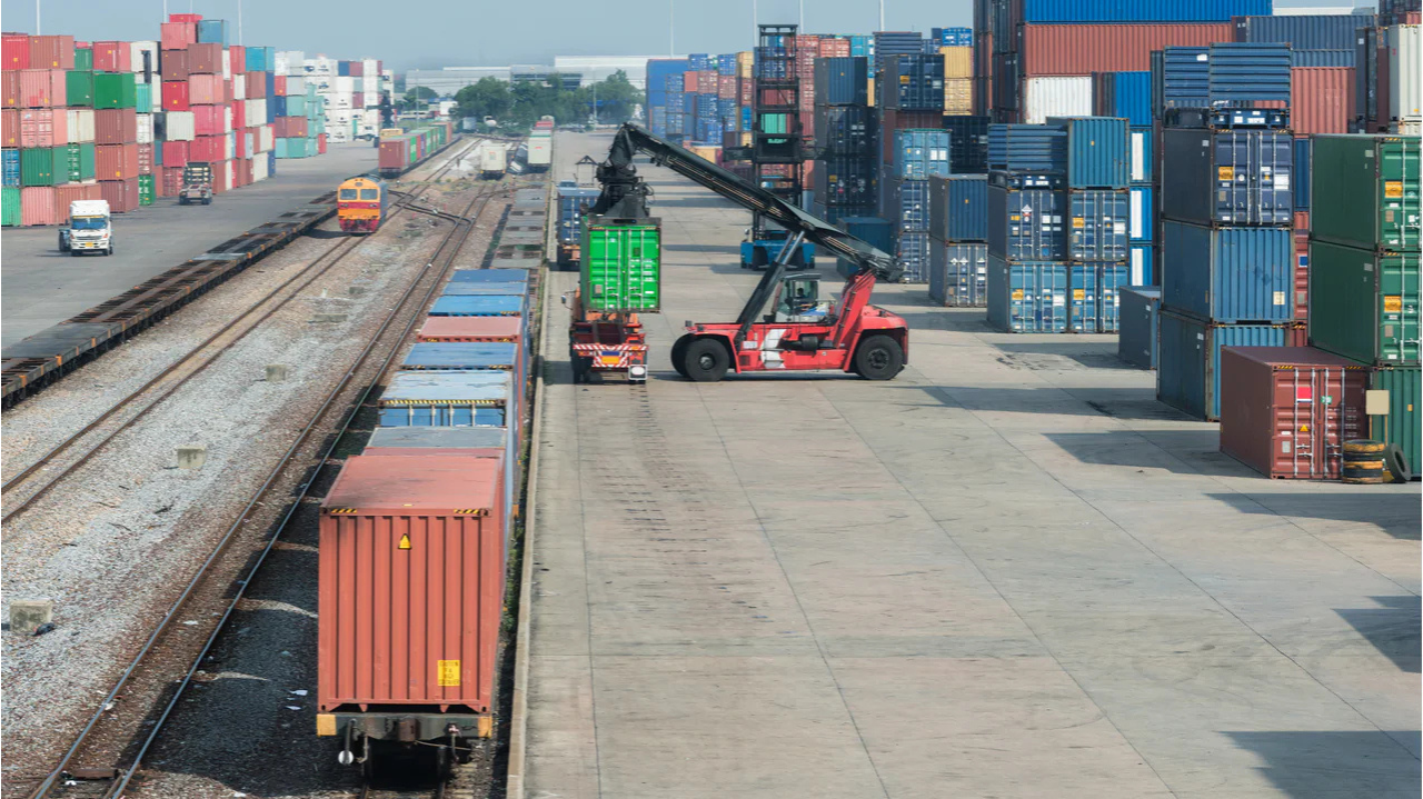 Rising Global Freight Rates in 2025 | LBX Logistics